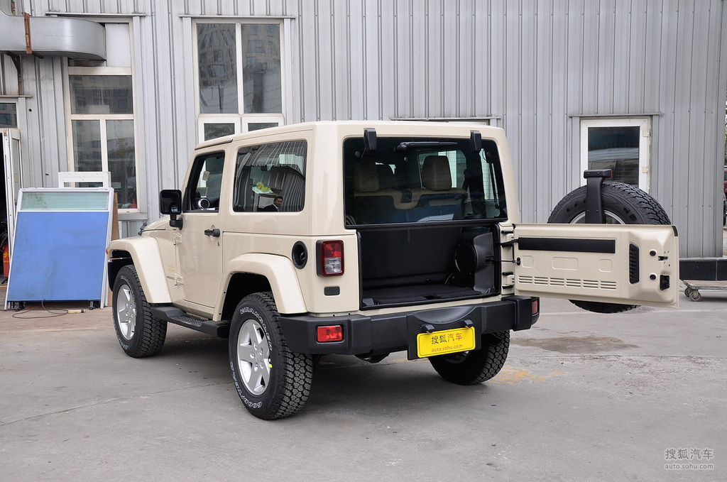 Jeep牧马人两门版高清图片】_底盘发动机_搜狐汽车网